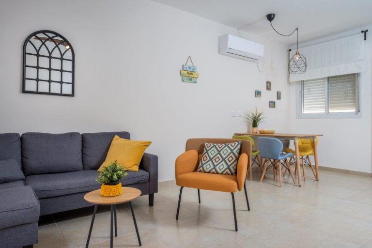 Keren Kolot – Kibbutz Ketura Guest House